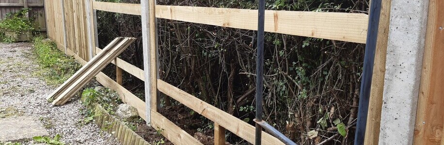 Closeboard Fencing | Feather Edge Fencing |Closeboarding | Useful-Bloke